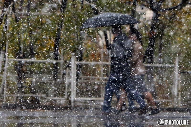 First snow in Yerevan – Photos – Public Radio of Armenia